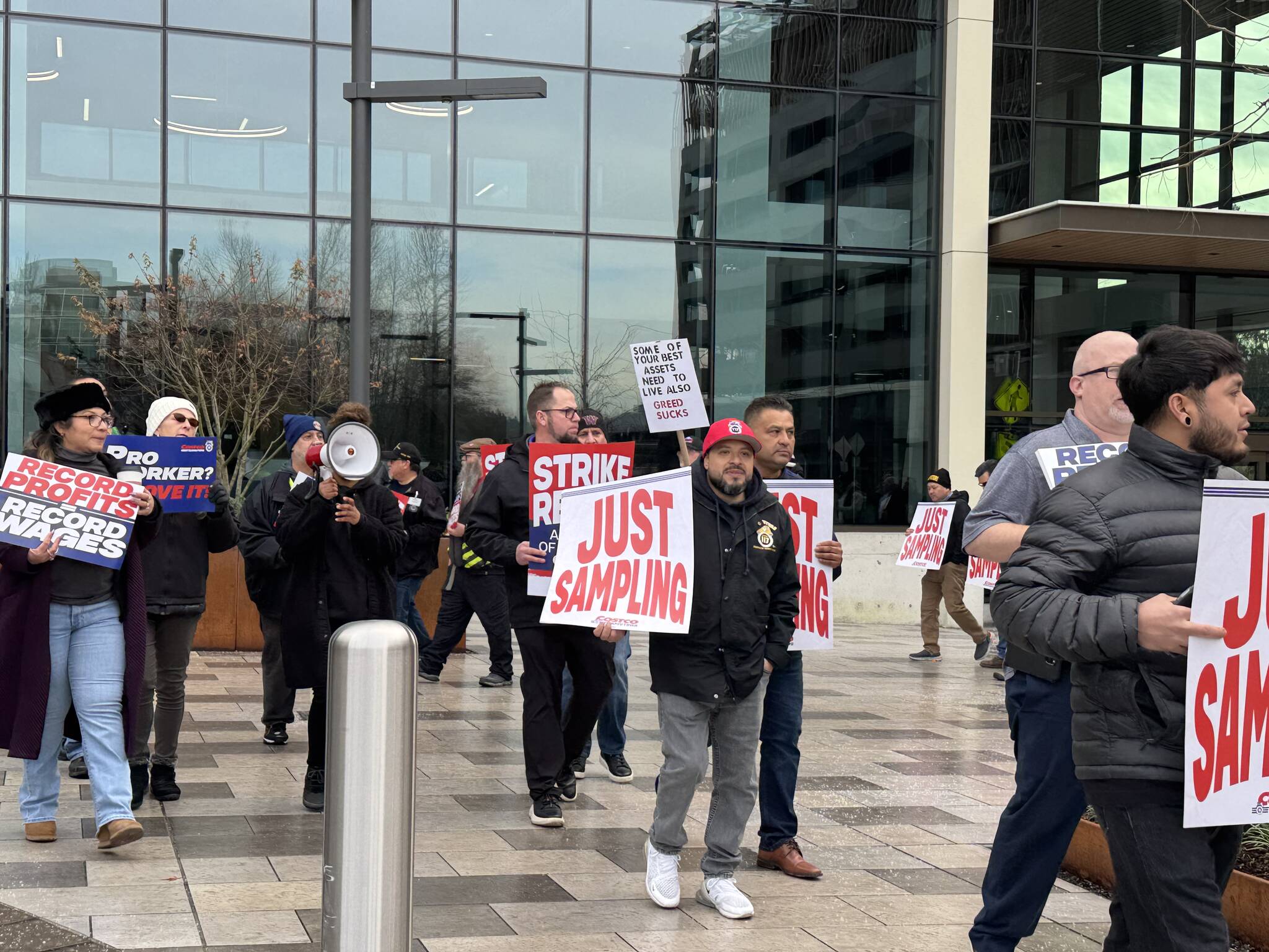 Costco union workers rally outside shareholder meeting | Courier-Herald